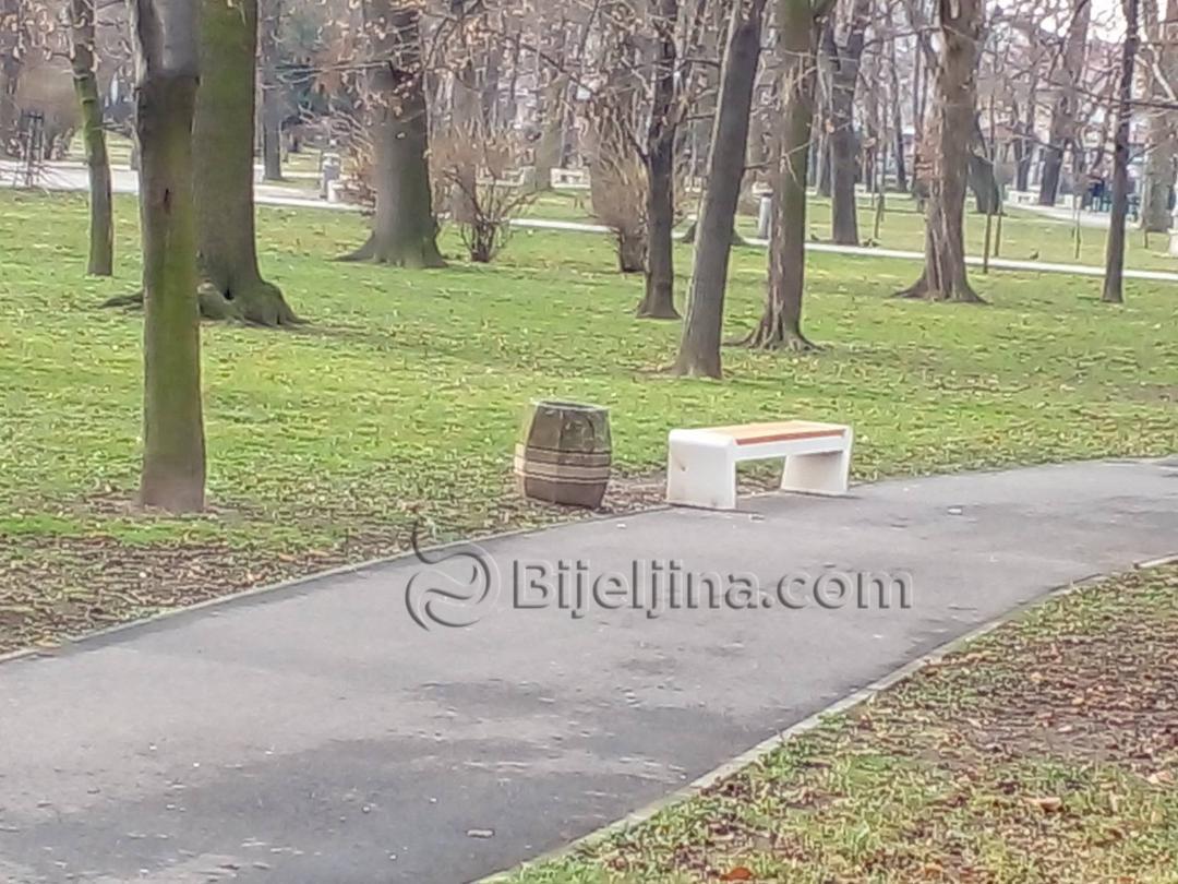 Bijeljina: Nove klupe u Gradskom parku | Bijeljina.com